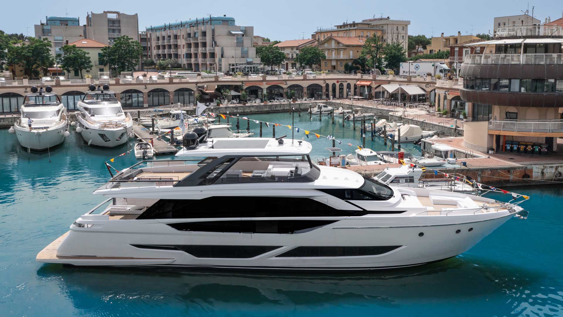 Ferretti Yachts 860 in rotta verso Cannes | Robb Report Italia