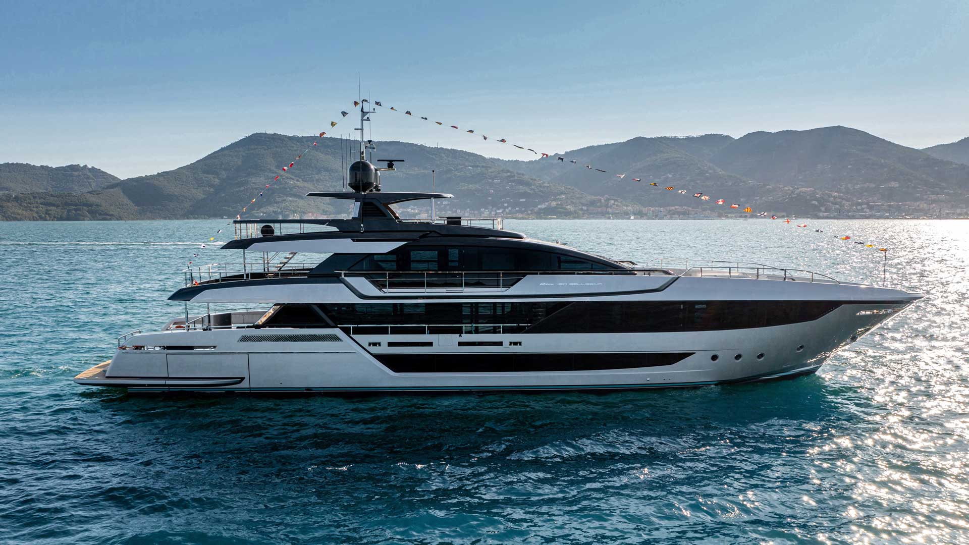 Varato Riva 130' Bellissima | Robb Report Italia