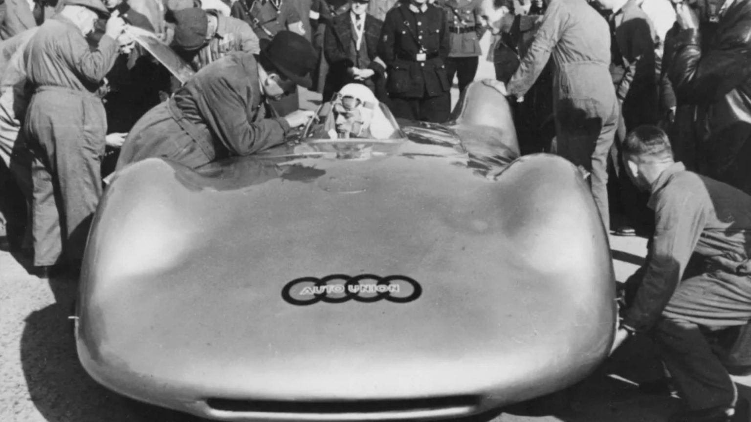 Ferdinand Porsche, storia dell'ingegnere del secolo | Robb Report