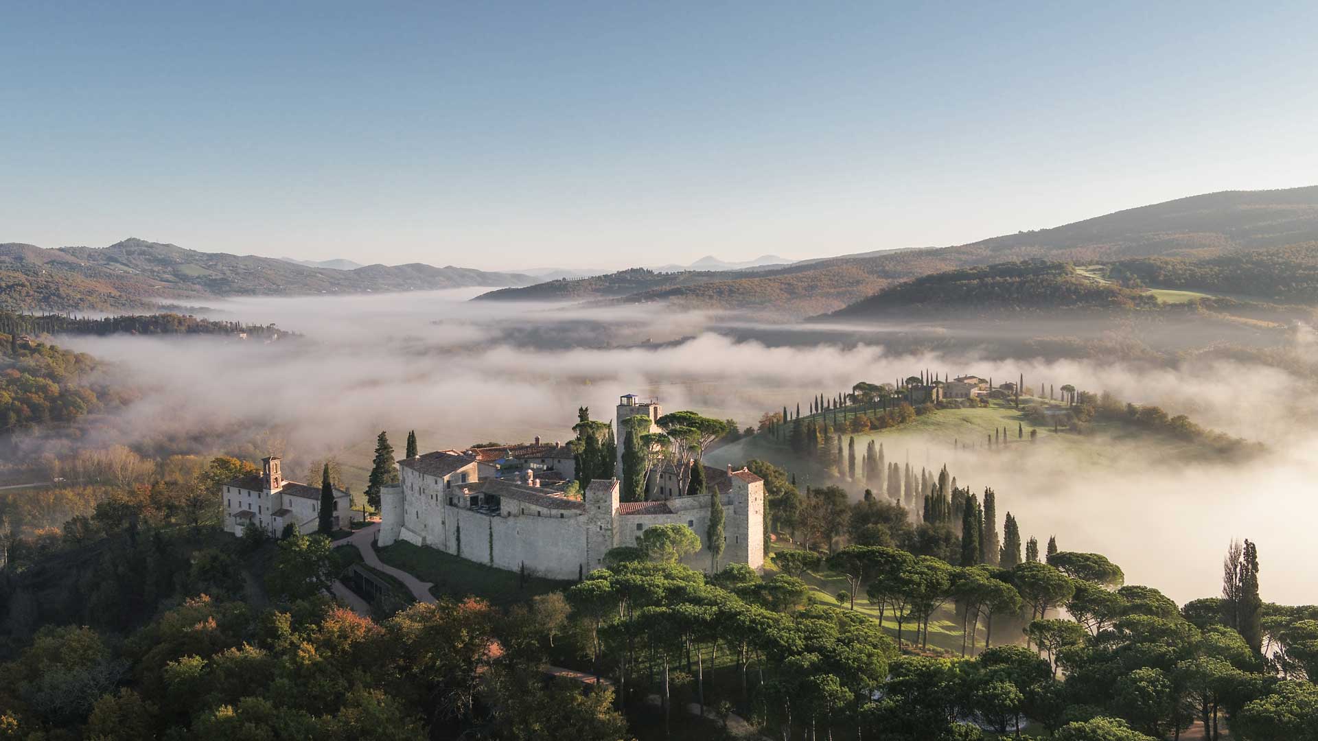 Castello di Reschio, la magia delle colline umbre | Robb Report